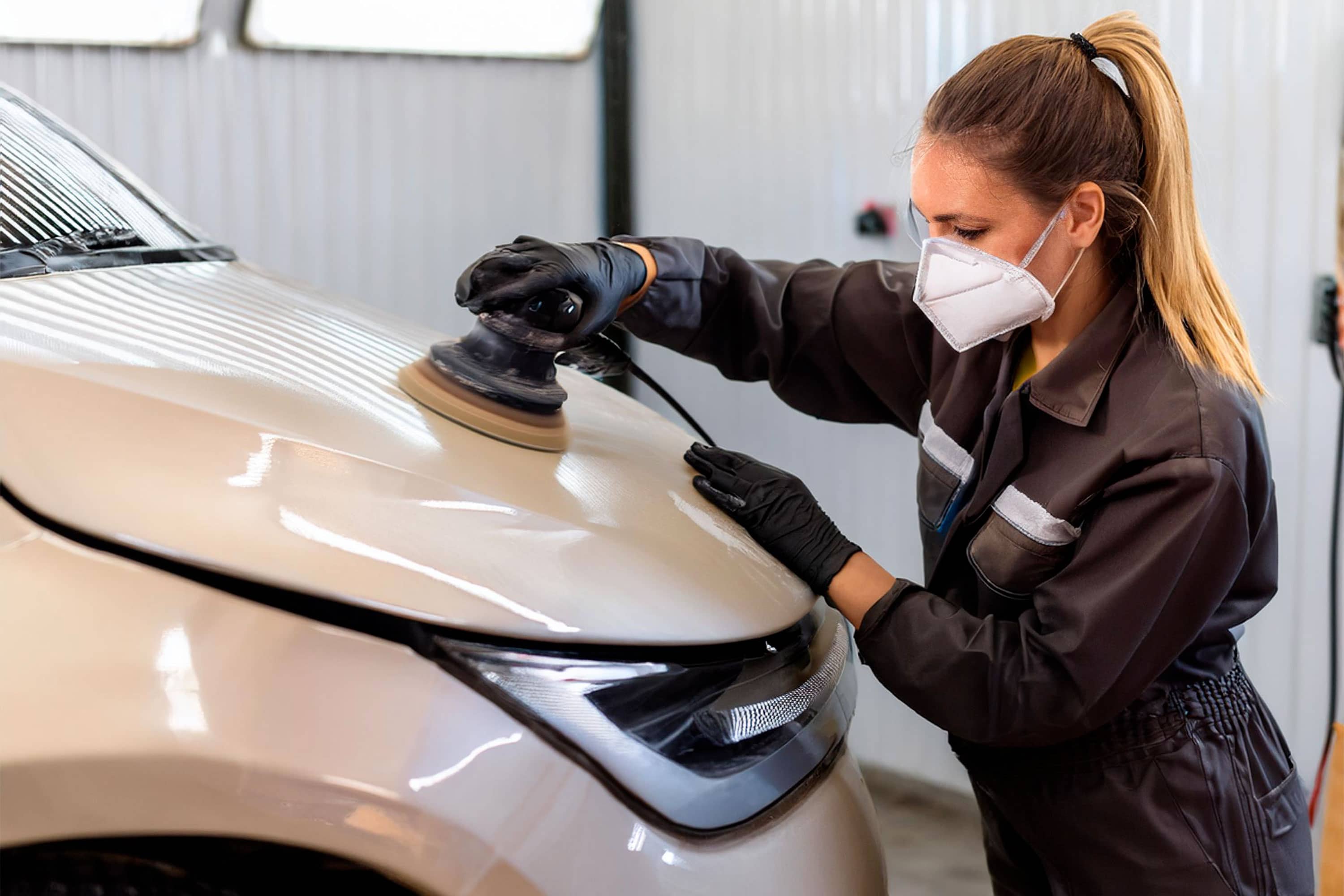 Comment poncer une carrosserie de voiture efficacement