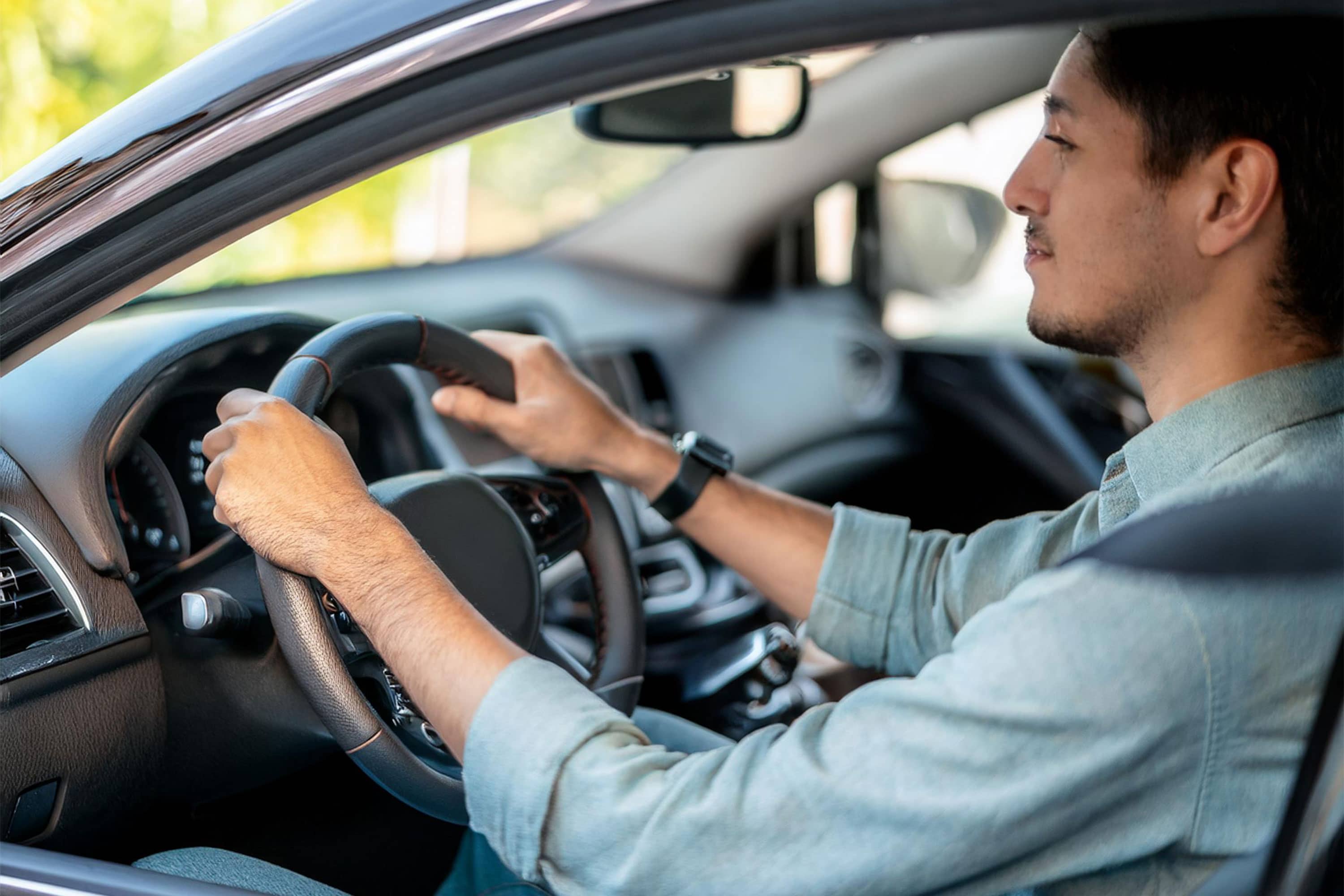 Guide pratique : comment s'installer au volant d'une voiture